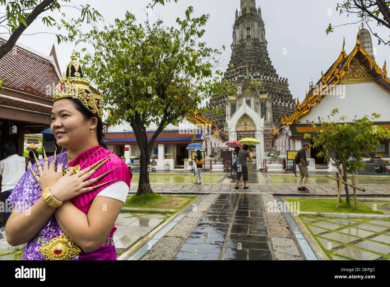 Bangkok, Thailand. 23rd Sep, 2013. Tourists pose for pictures dressed ...