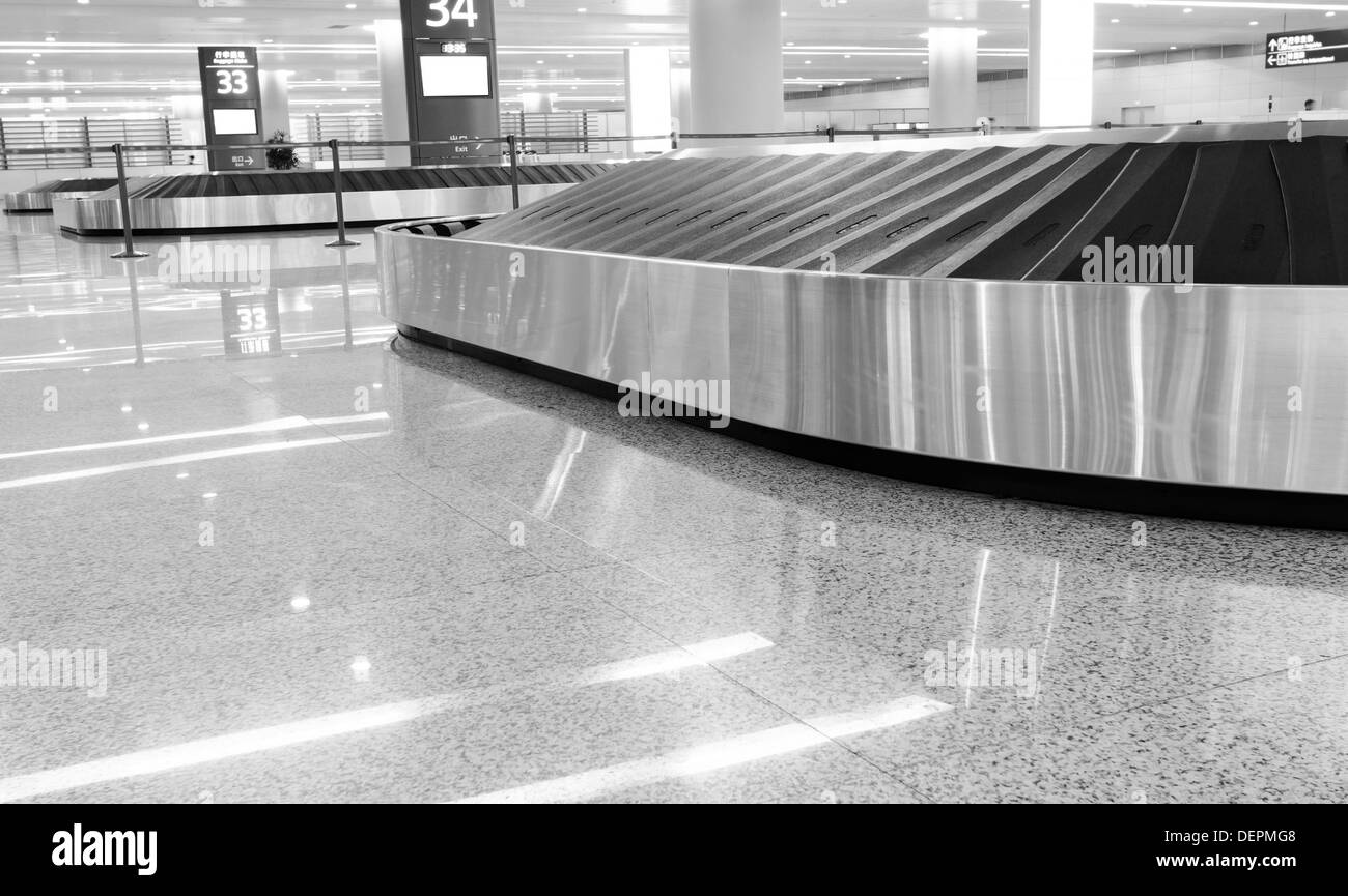 Airport baggage claim Black and White Stock Photos & Images - Alamy