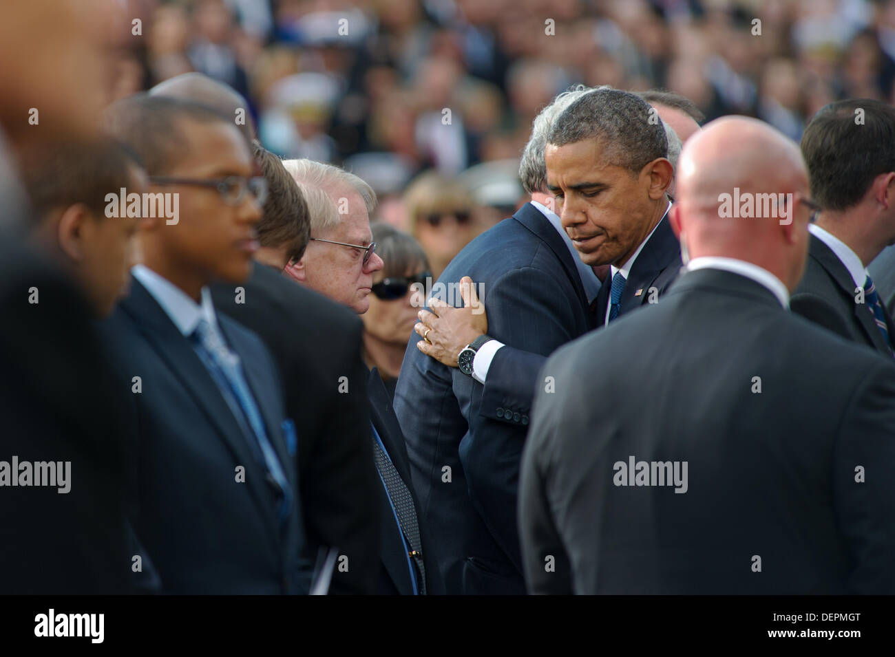 US President Barack Obama and First Lady Michelle Obama hug family ...