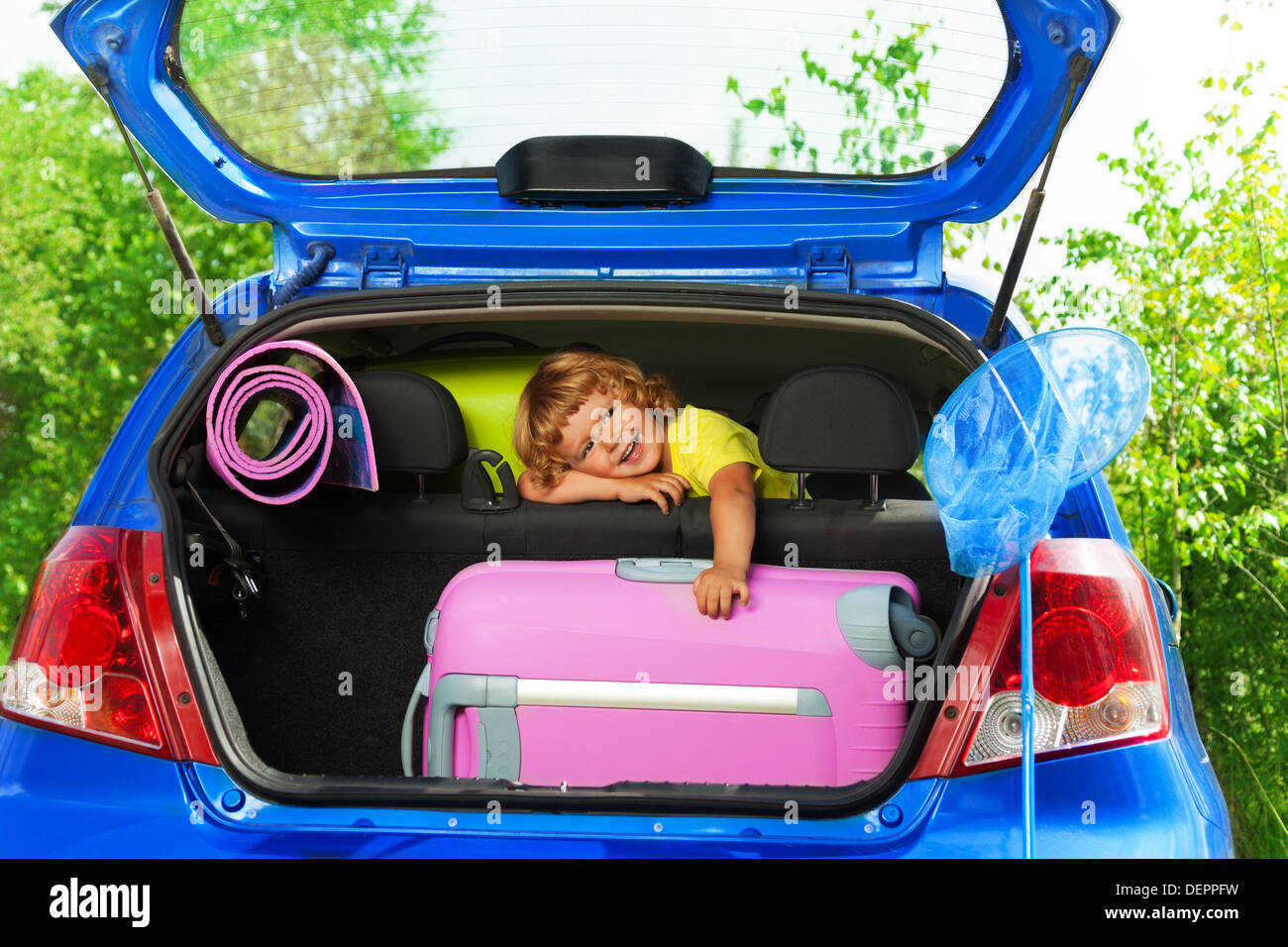 Packing kids back car hi-res stock photography and images - Alamy