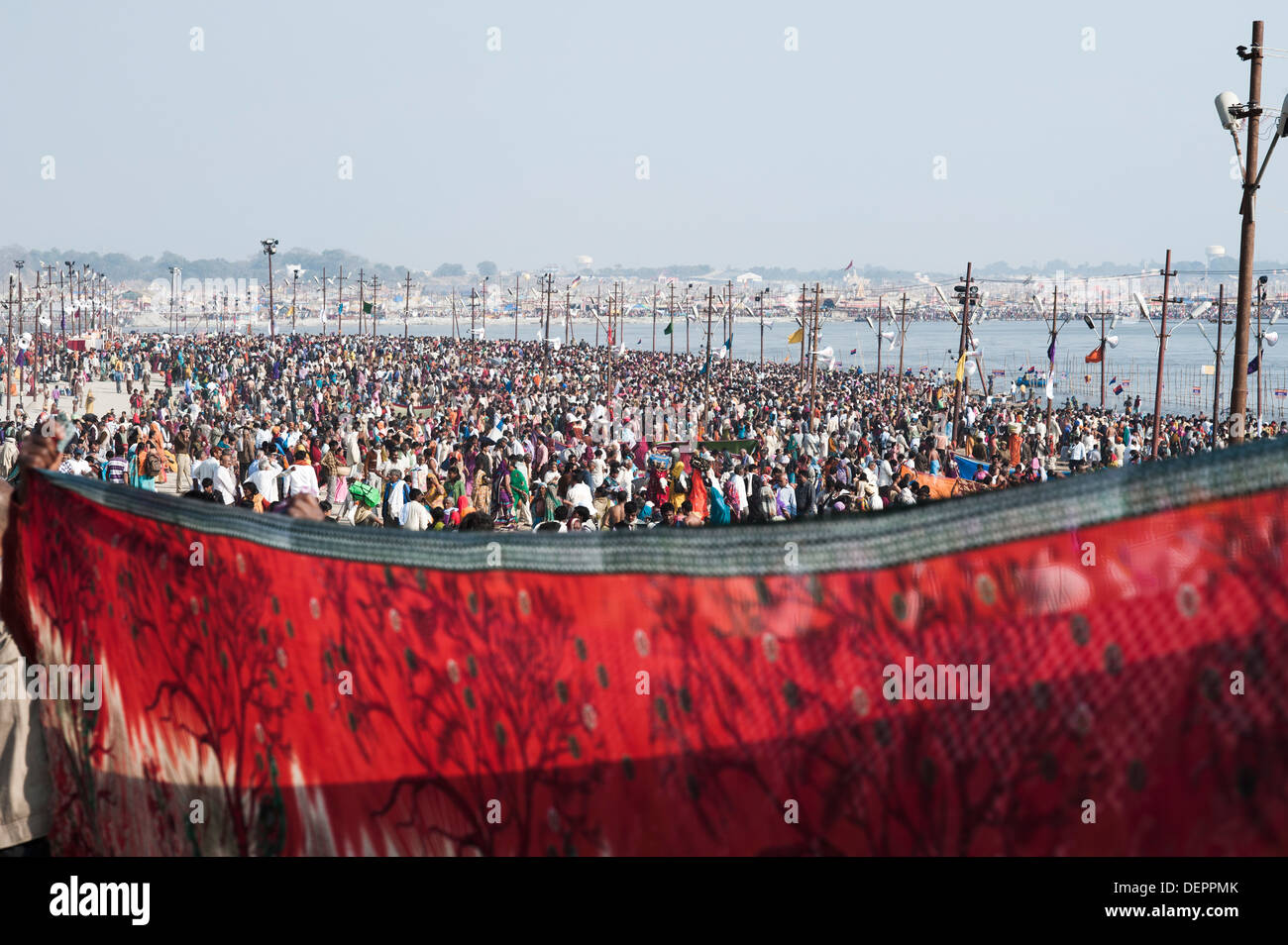 Crowd of pilgrims on the bank of Ganges River at a holy bath at Maha ...