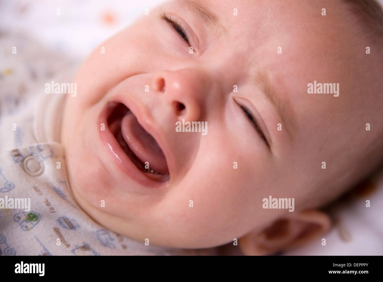 Yelling baby hi-res stock photography and images - Alamy