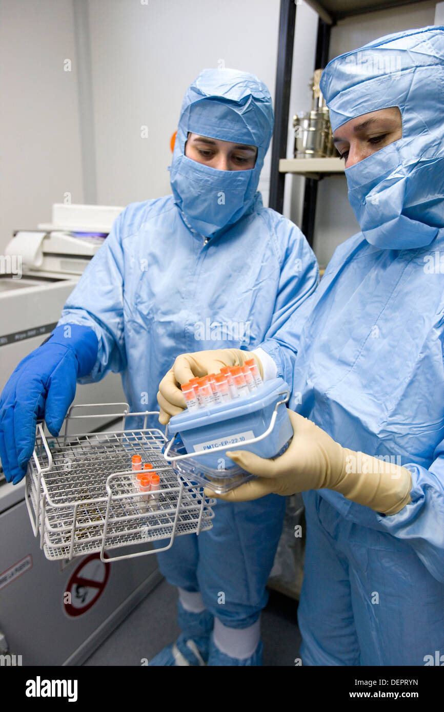 Cryogenic lab hi-res stock photography and images - Alamy