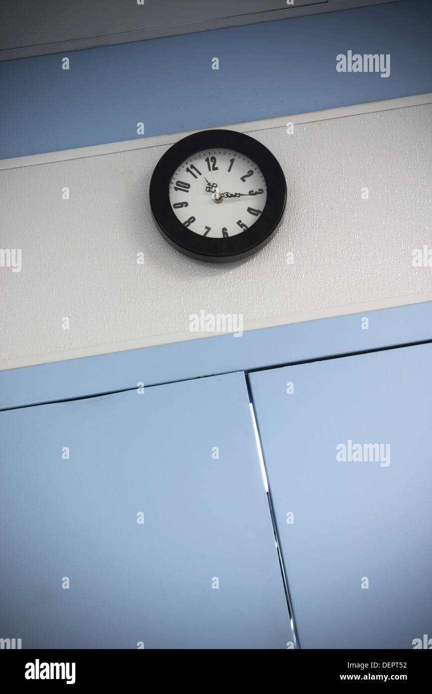 Wall with a clock hi-res stock photography and images - Alamy