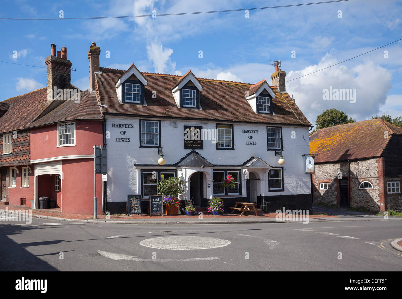 Swan inn hi-res stock photography and images - Alamy