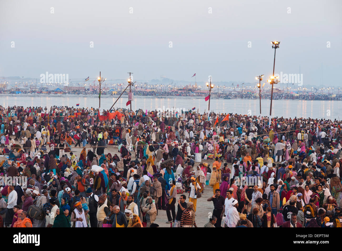 Pilgrims bath river ganges hi-res stock photography and images - Alamy