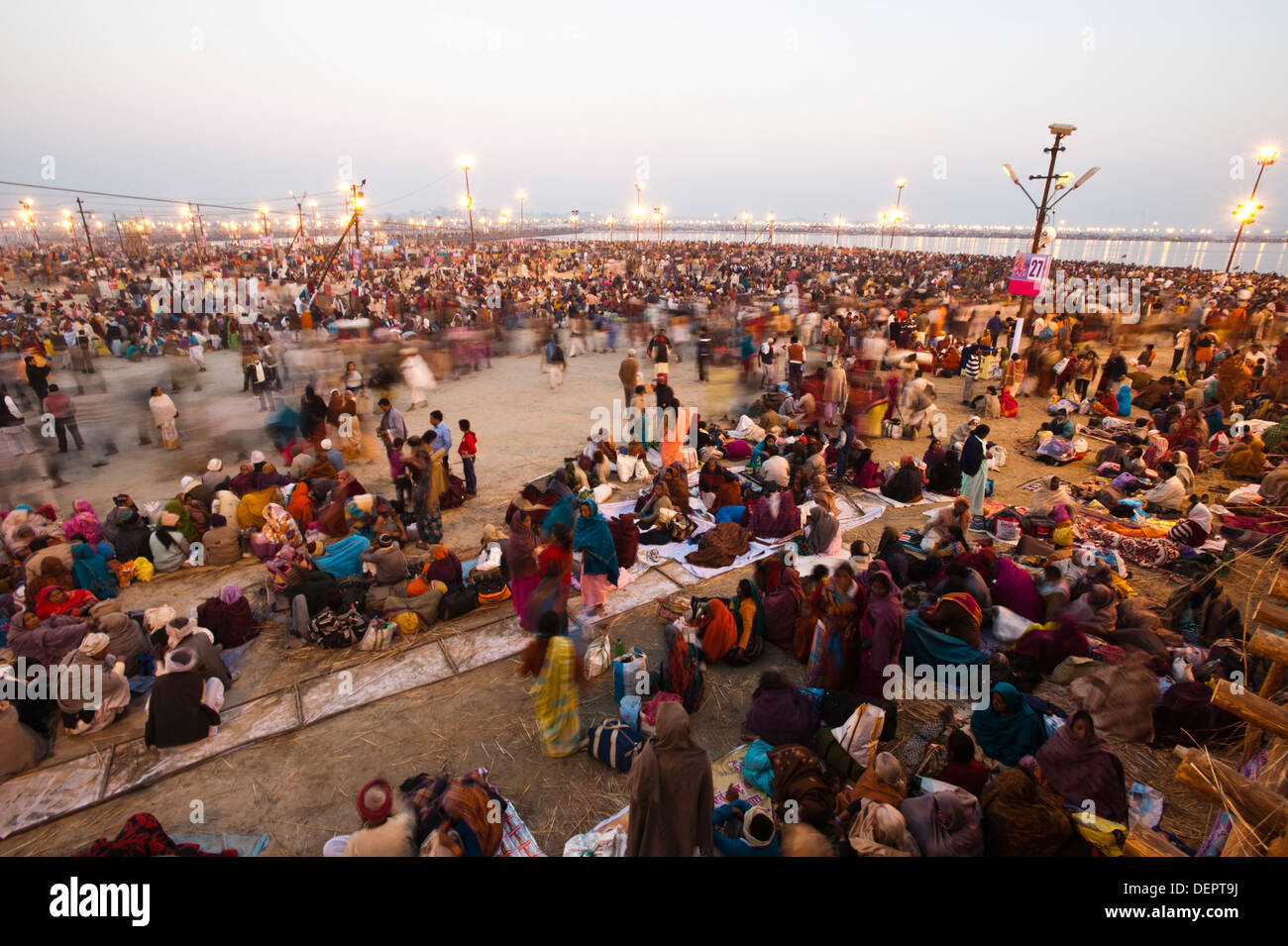 Crowd of pilgrims on the bank of Ganges River at a holy bath at Maha ...