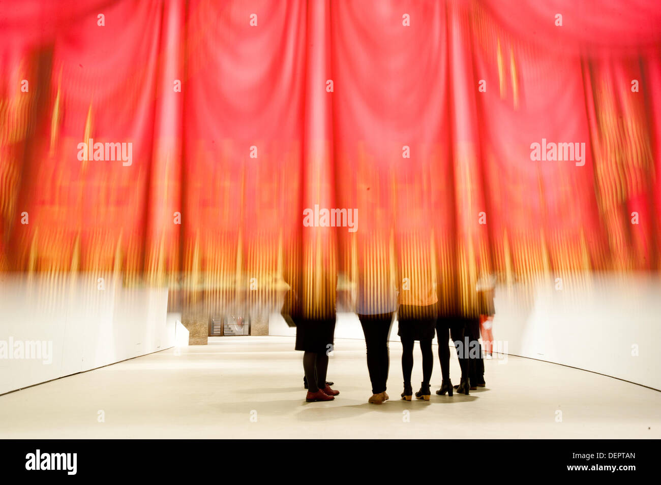 Fly system theatre hi-res stock photography and images - Alamy