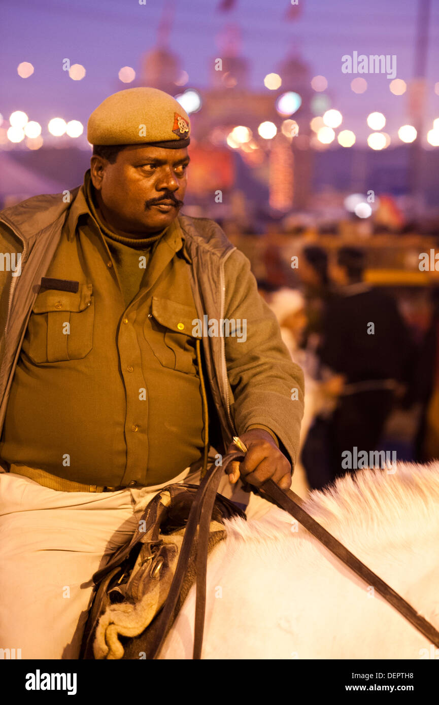 Policeman on duty hi-res stock photography and images - Alamy