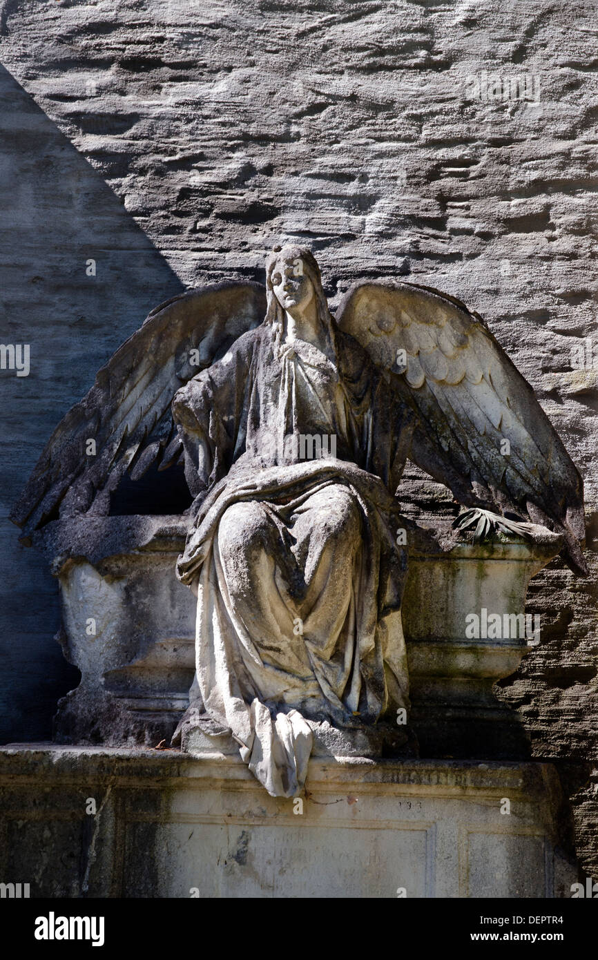 angel statues alter nordfriedhof cemetery munich germany Stock Photo ...