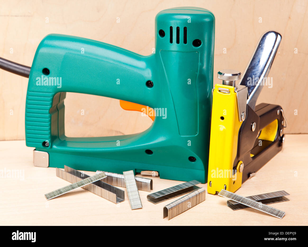 The tool - staplers electrical and manual mechanical - for repair work ...