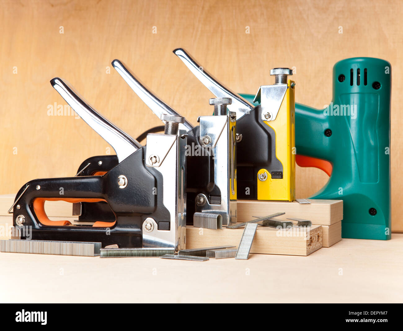 The tool - staplers electrical and manual mechanical - for repair work ...