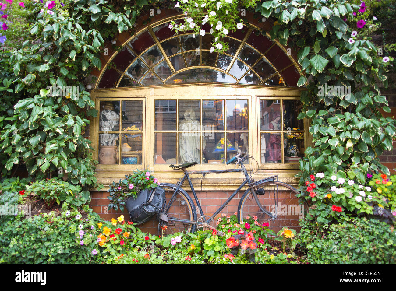 Sarastro hi-res stock photography and images - Alamy