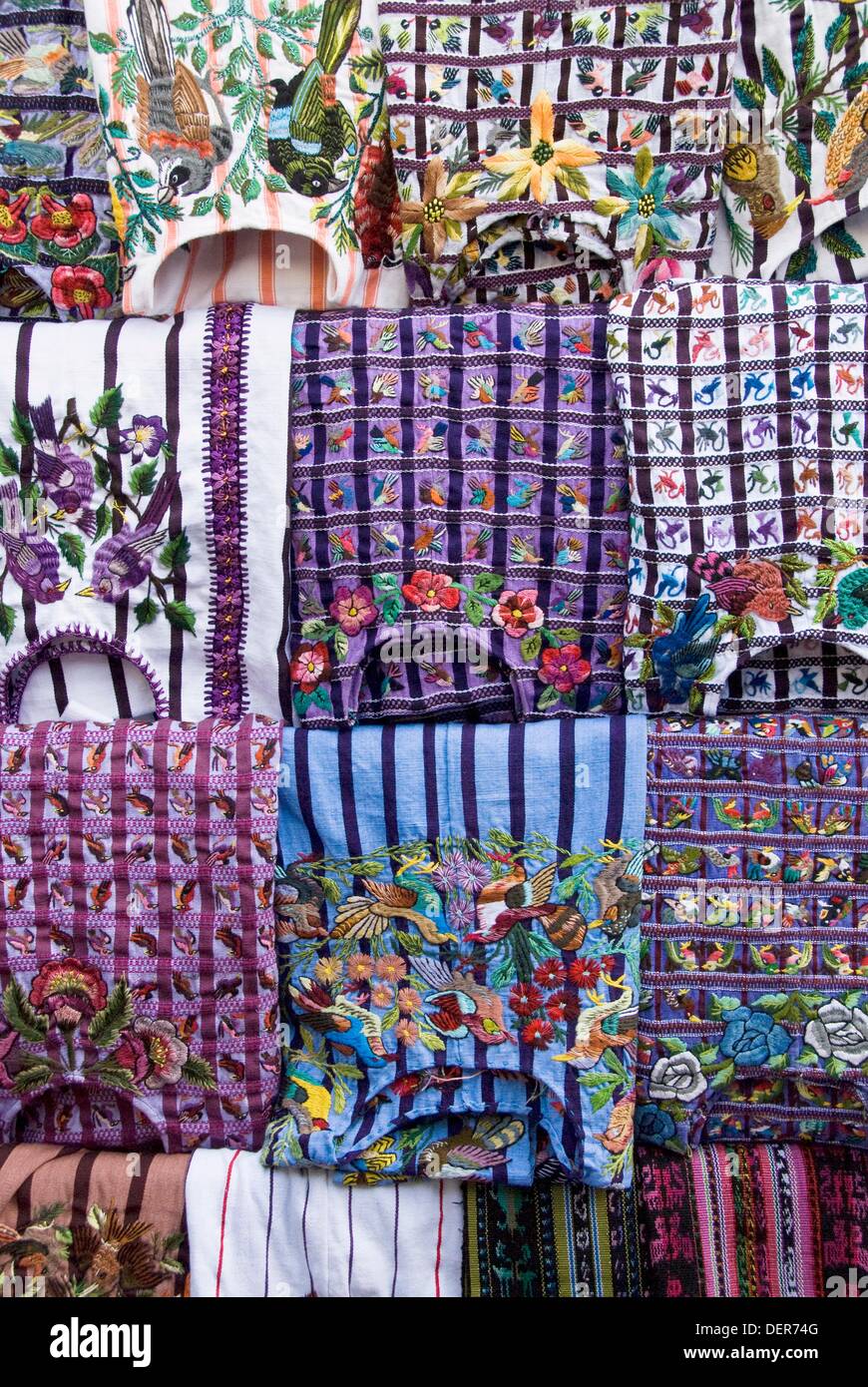 Huipiles hi-res stock photography and images - Alamy