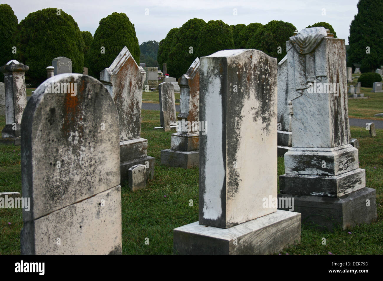 Granite gravestones hi-res stock photography and images - Alamy