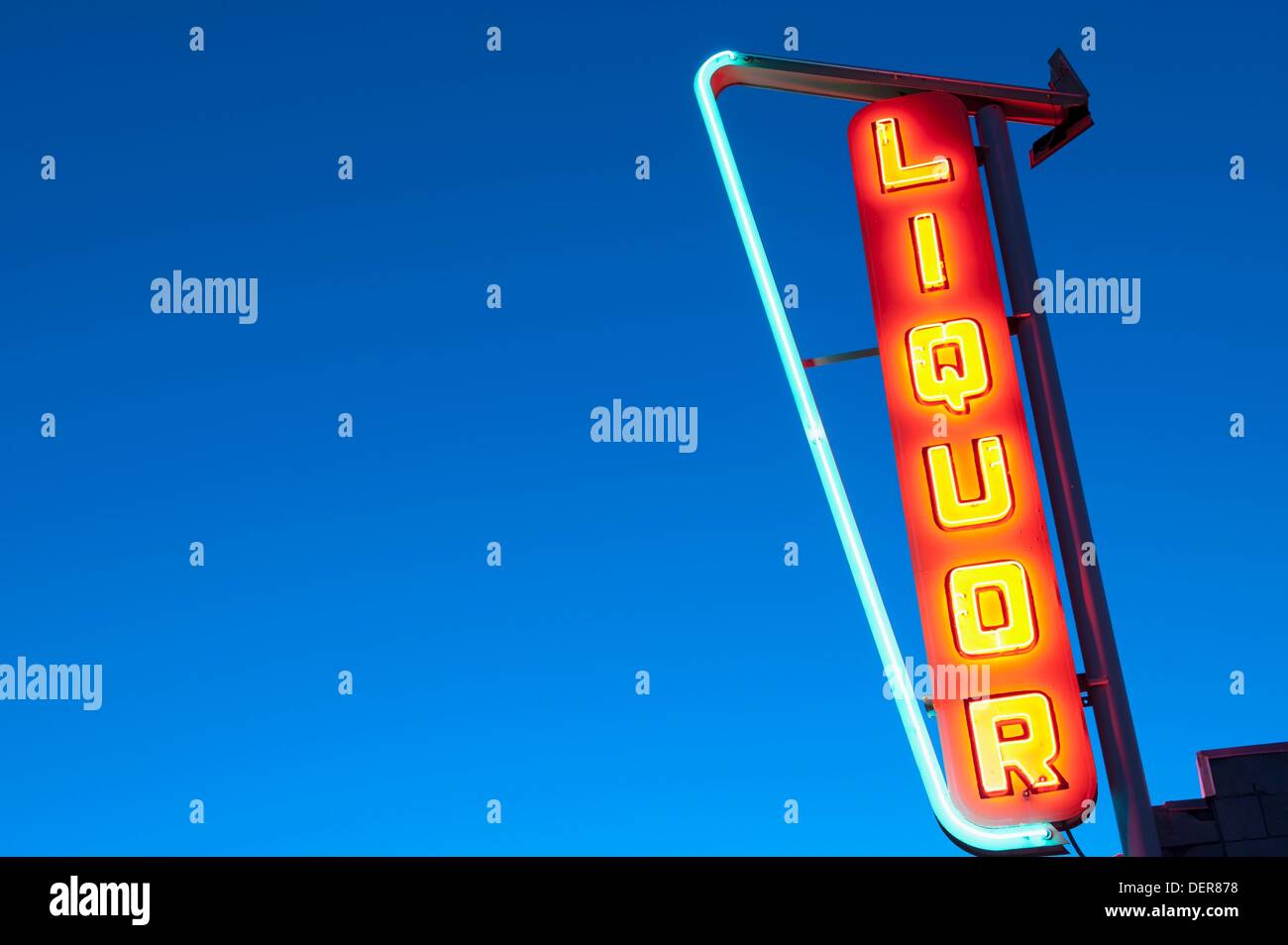 Route 66 sign arrow hi-res stock photography and images - Alamy