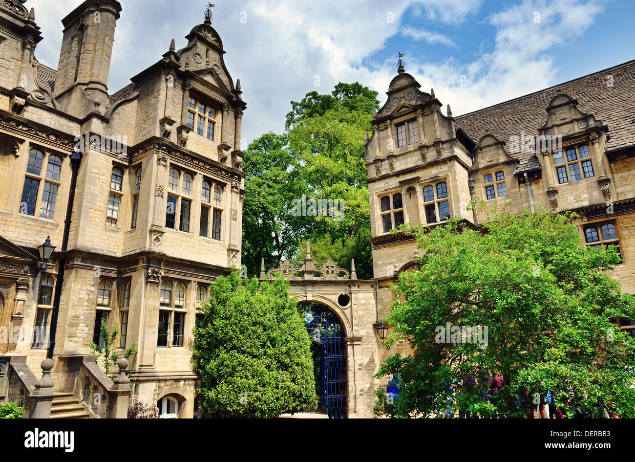 College arch stairs hi-res stock photography and images - Alamy