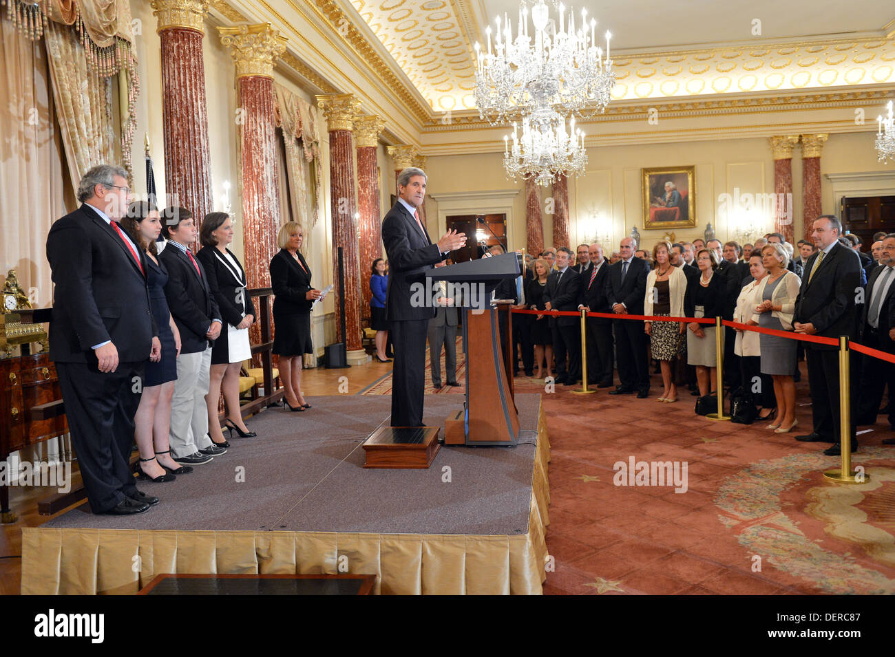 Swearing in ceremony hi-res stock photography and images - Alamy