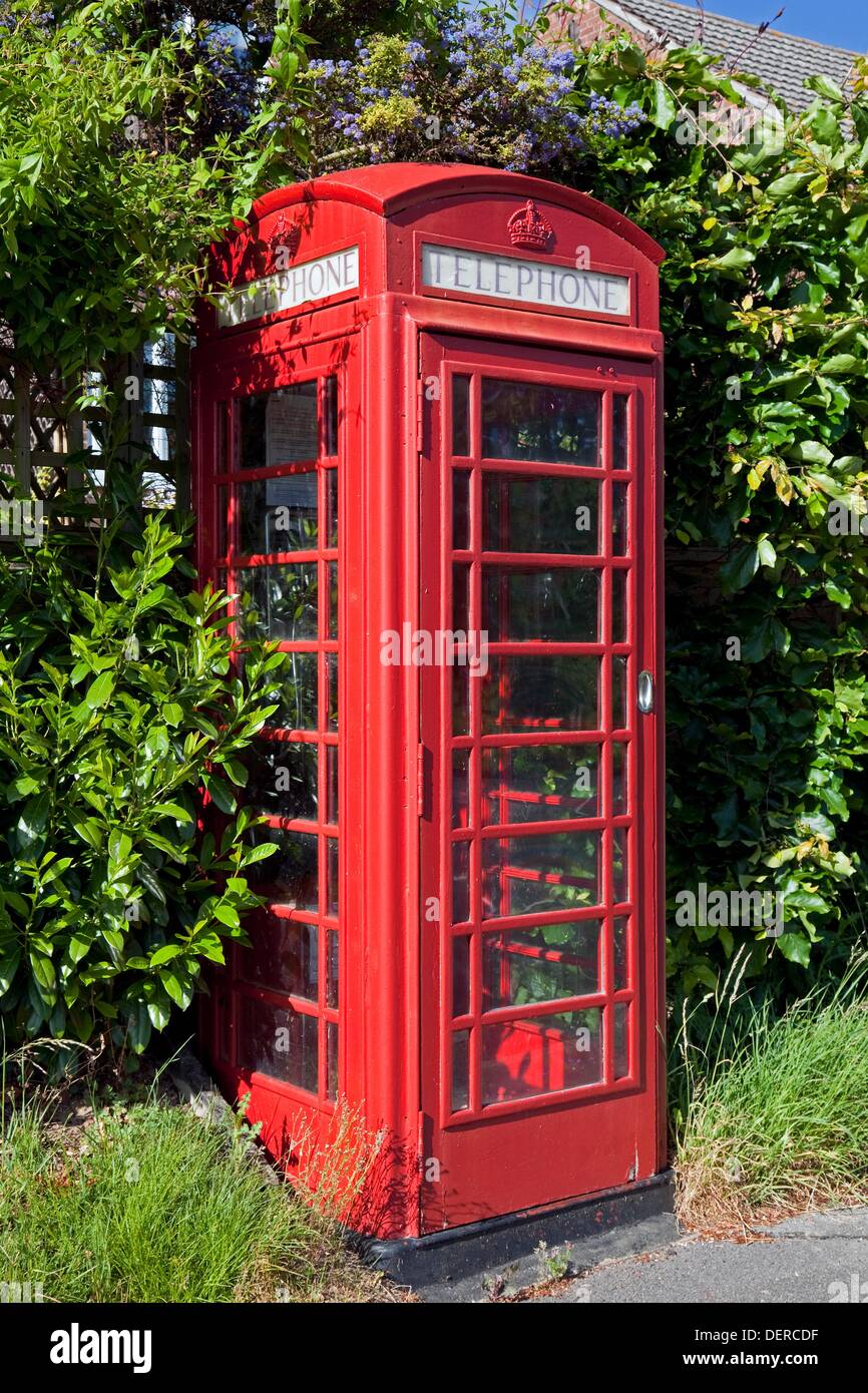 Traditional british telephone working hi-res stock photography and ...