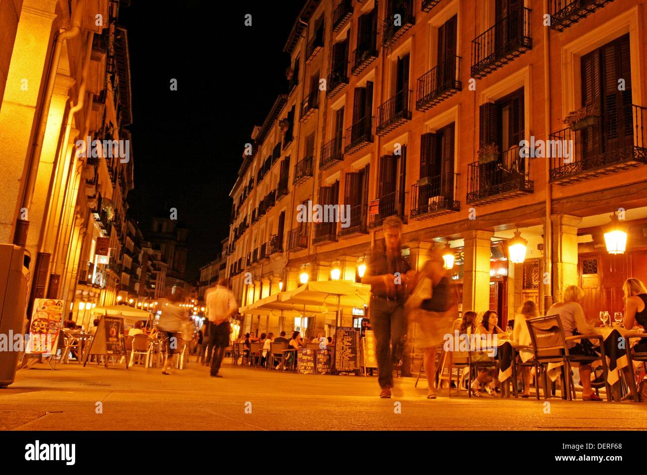 Madrid night bars hi-res stock photography and images - Alamy