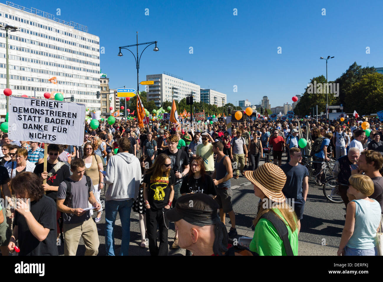 Under the motto "Freedom not Fear" several thousand people demonstrated ...