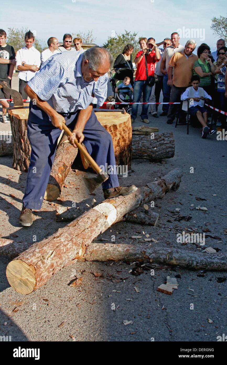 Logging camps hi-res stock photography and images - Alamy