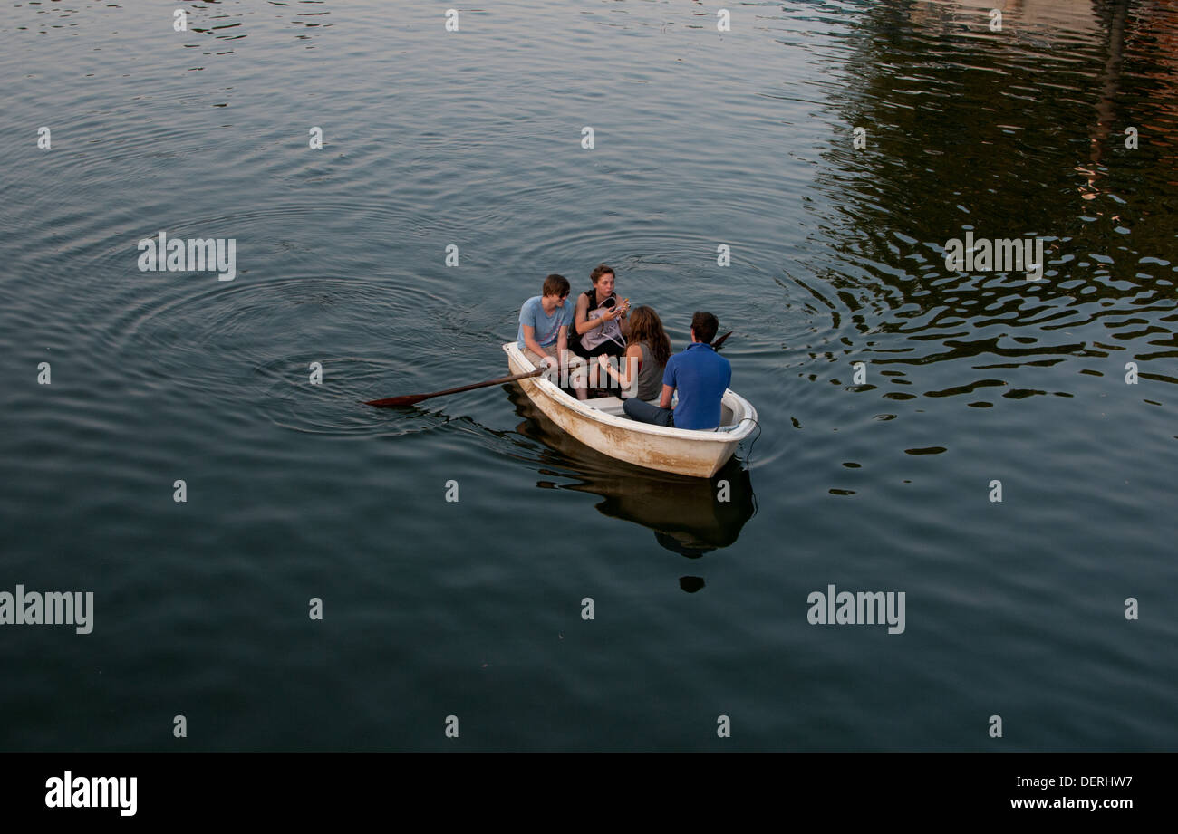 Rowing for leisure hi-res stock photography and images - Alamy