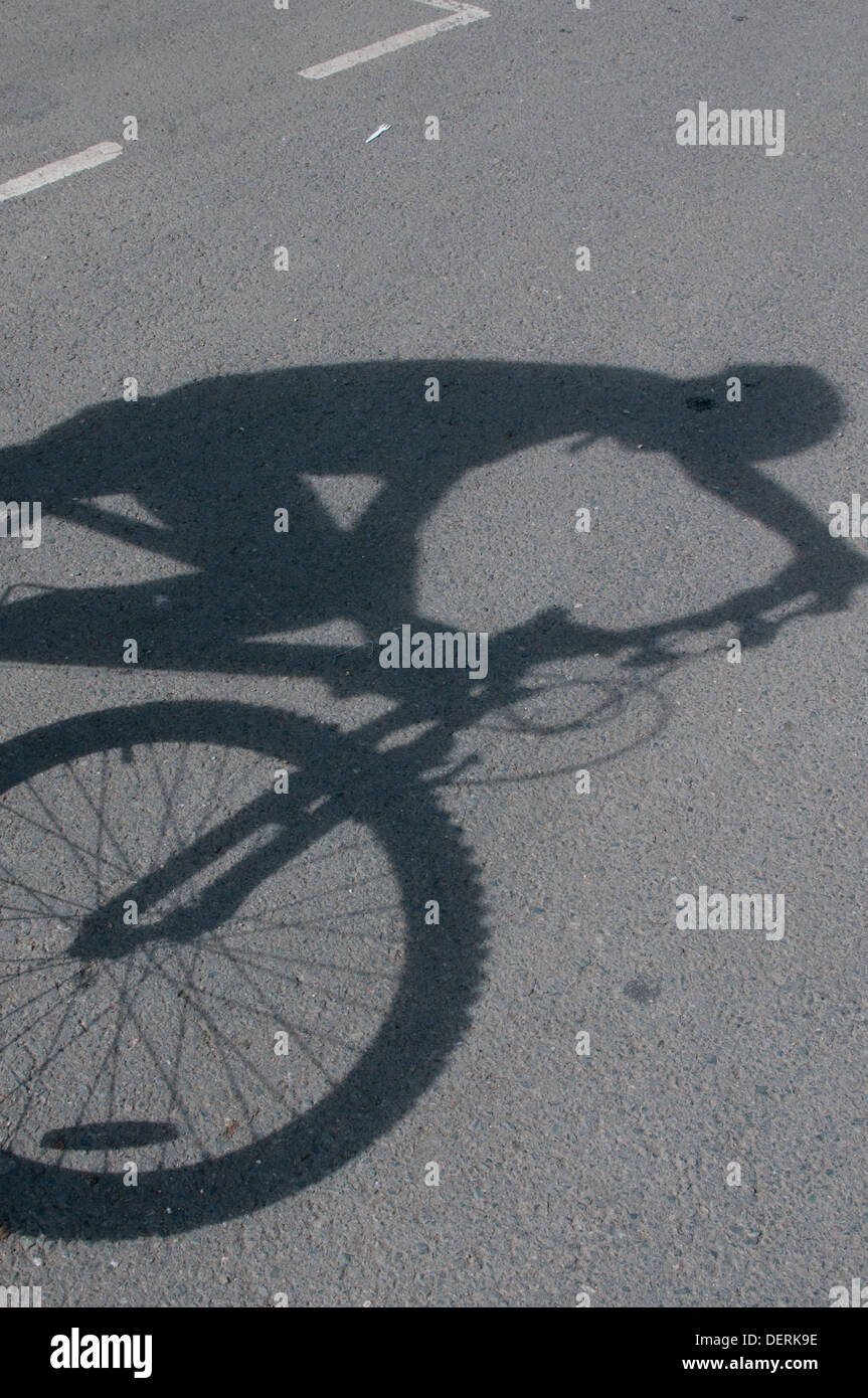Bike outline hi-res stock photography and images - Alamy