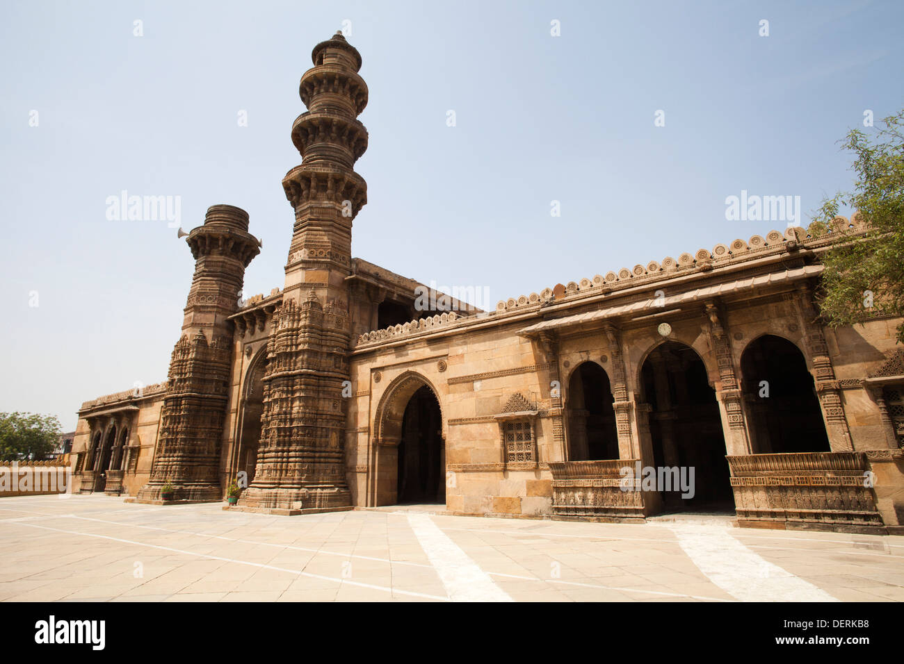 Facade of a mosque, Jhulta Minara, Ahmedabad, Gujarat, India Stock ...