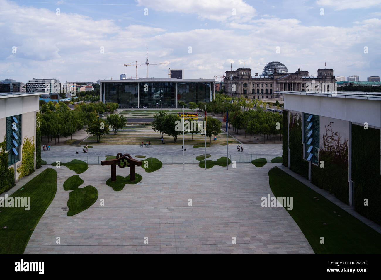 Federal Chancellery, Home of the Chancellor and the Chancellery staff ...