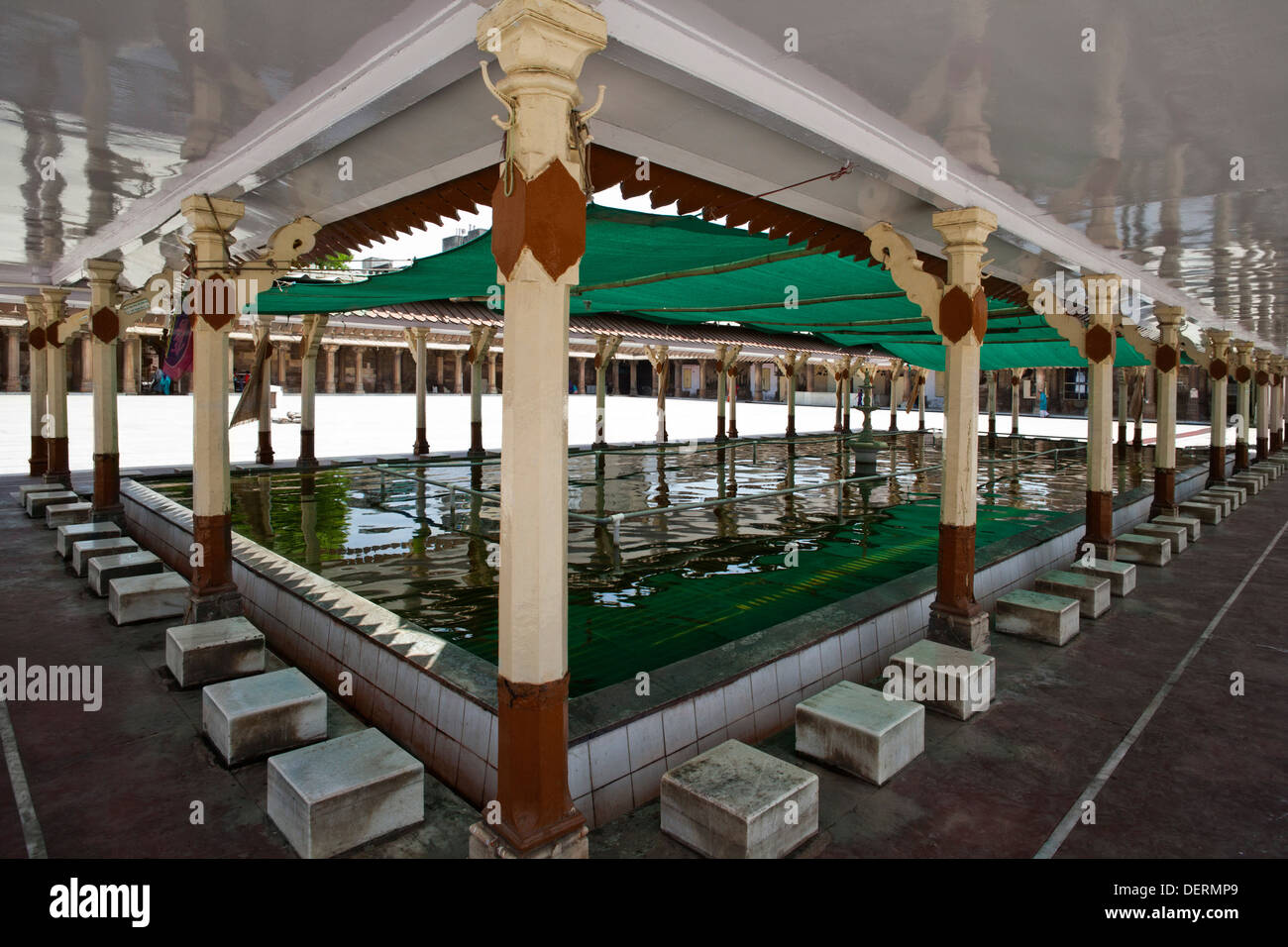 Pond in the courtyard of a mosque, Jama Masjid, Ahmedabad, Gujarat ...