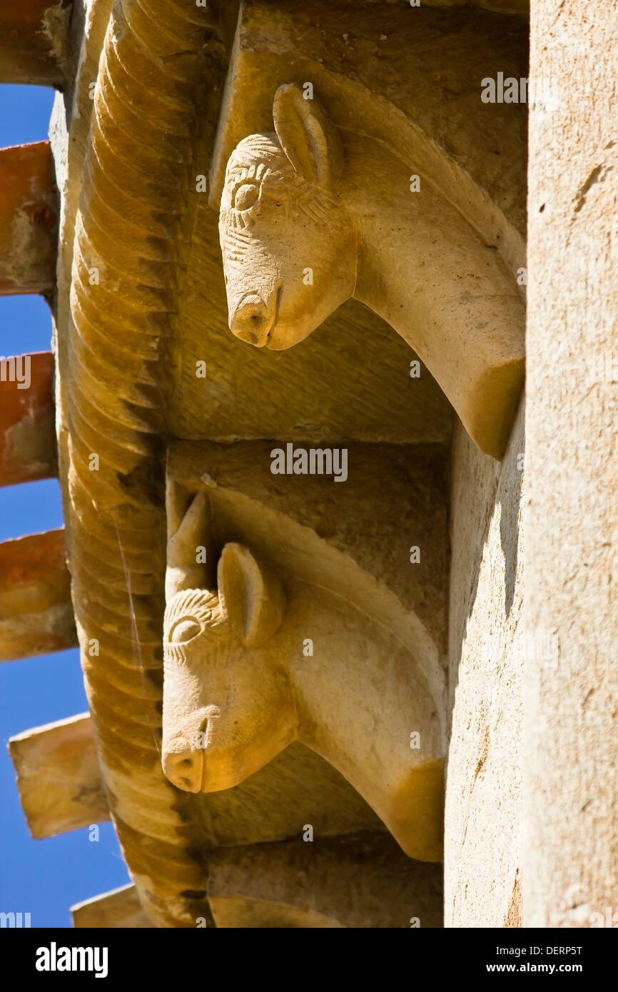 Roman corbels hi-res stock photography and images - Alamy