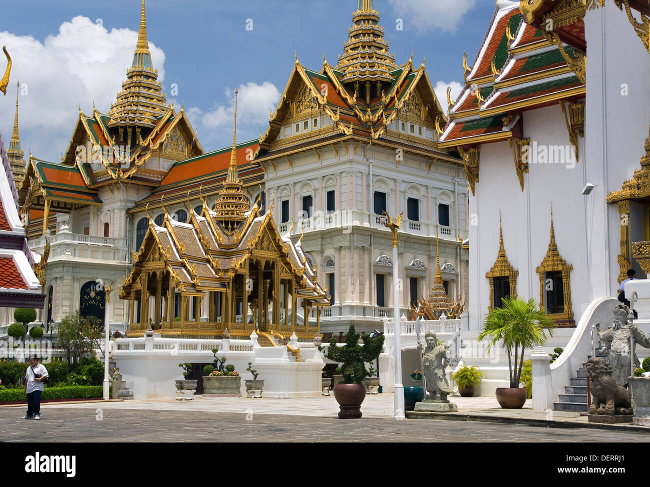 Bangkok grandiose architecture hi-res stock photography and images - Alamy
