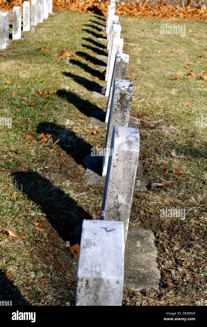 Line of gravestones in cemeteries Stock Photo - Alamy