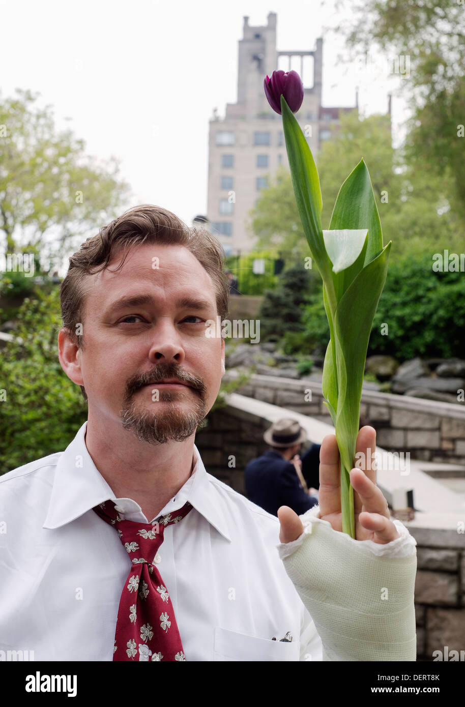 Wearing a cast hi-res stock photography and images - Alamy