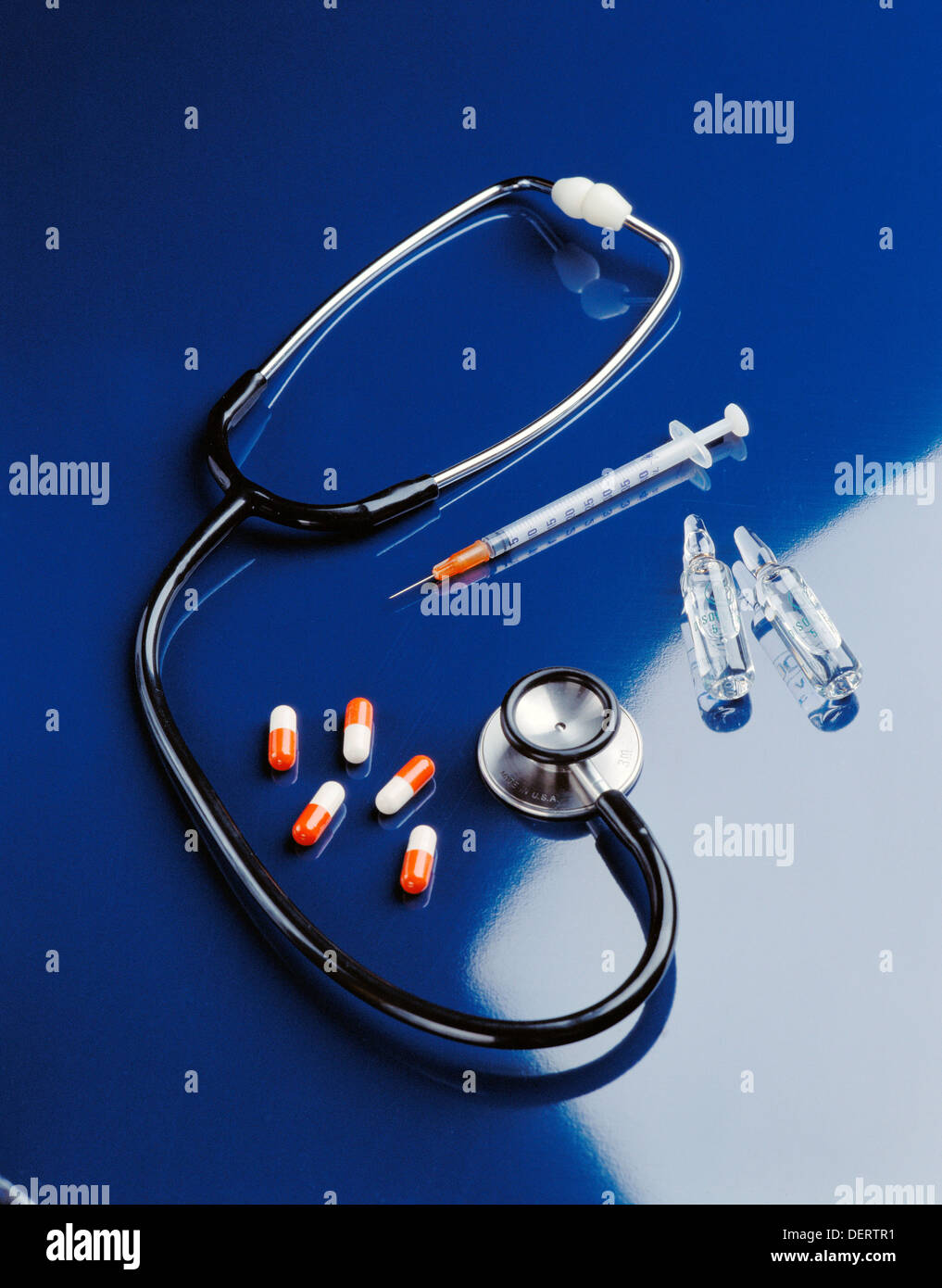 Pills and injections hi-res stock photography and images - Alamy