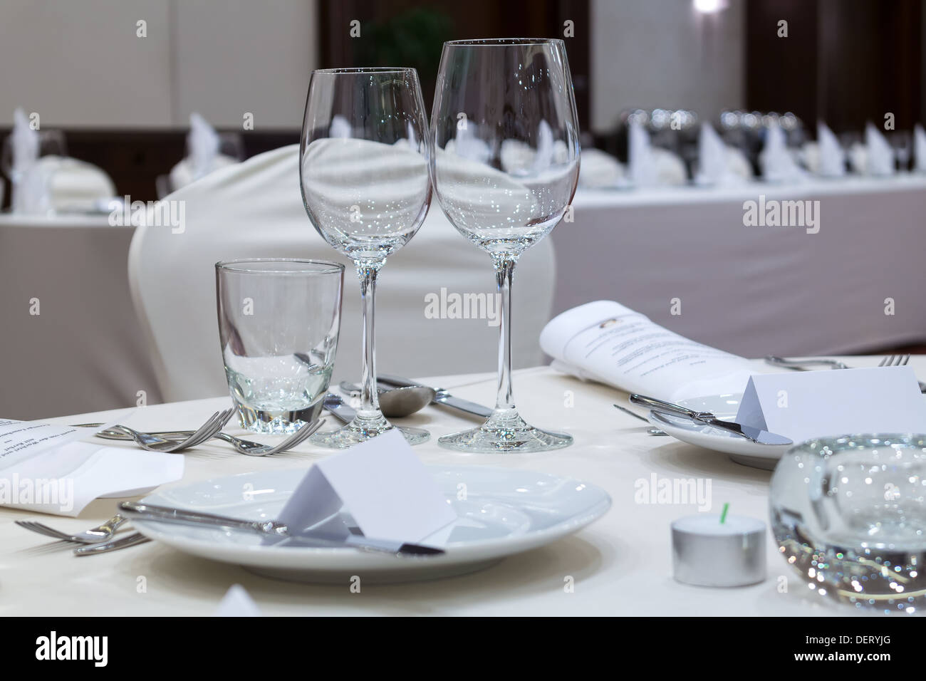 Fine table setting in gourmet restaurant (close-up Stock Photo - Alamy