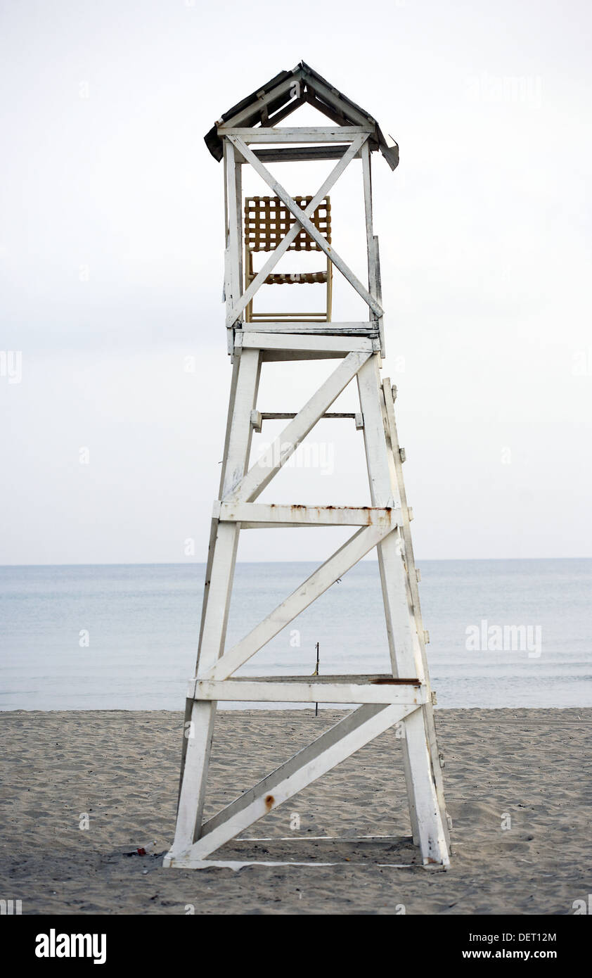 White wooden lifeguard stand hi-res stock photography and images - Alamy