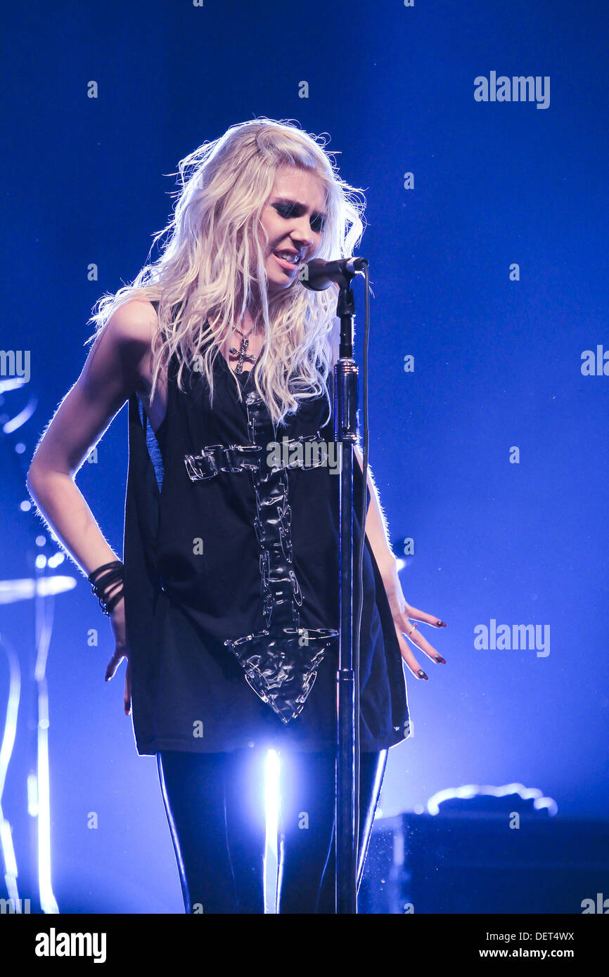 Sept. 20, 2013 - U.S. - The Pretty Reckless with Taylor Momsen on lead ...