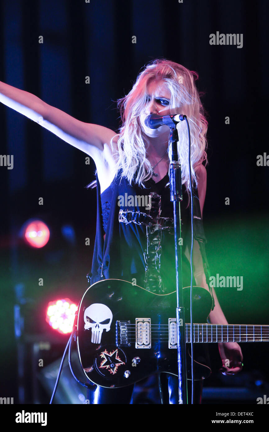 Sept. 20, 2013 - U.S. - The Pretty Reckless with Taylor Momsen on lead ...