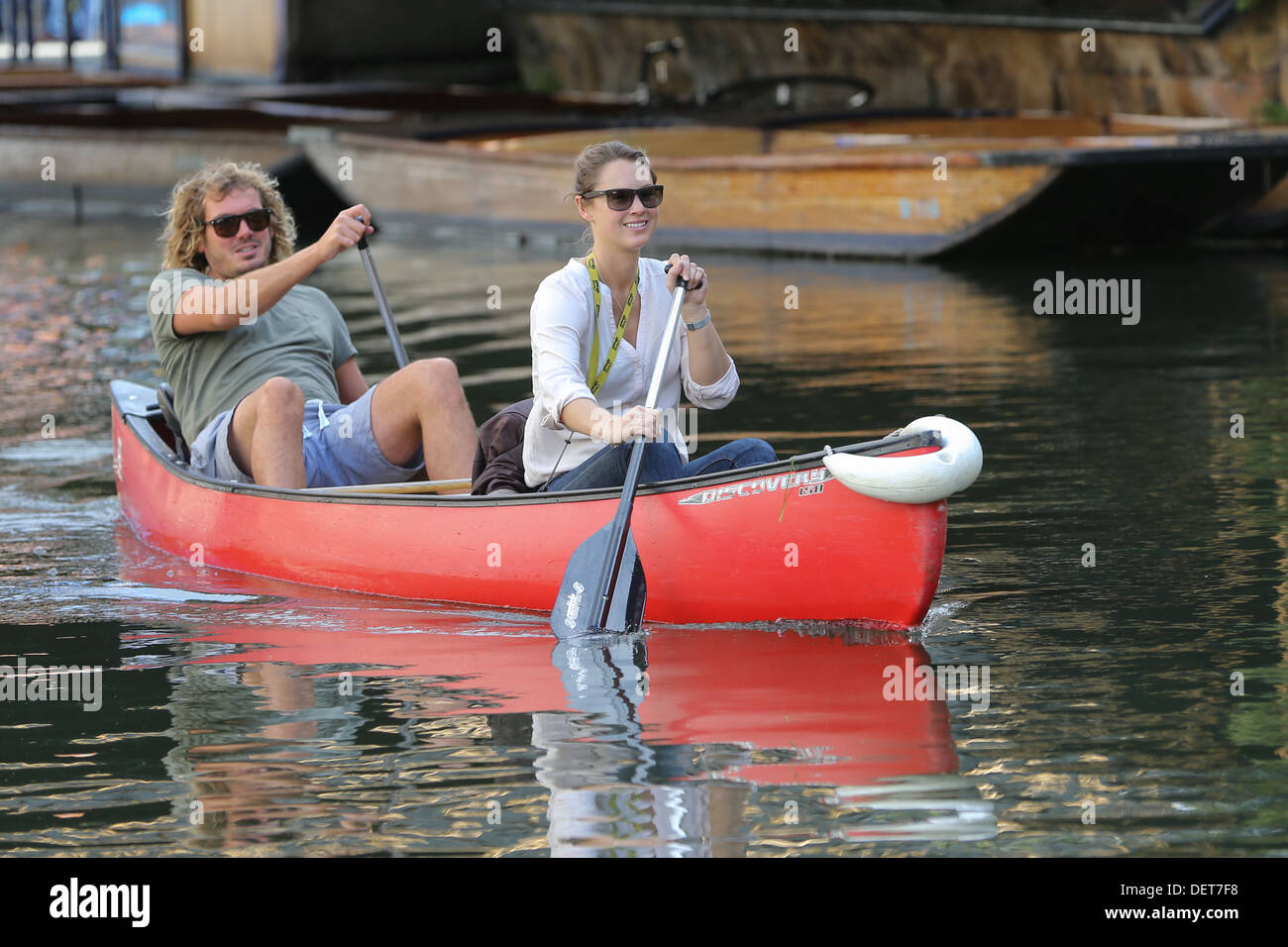 PUNTING ON THE RIVER CAM IN CAMBRIDGE Stock Photo - Alamy