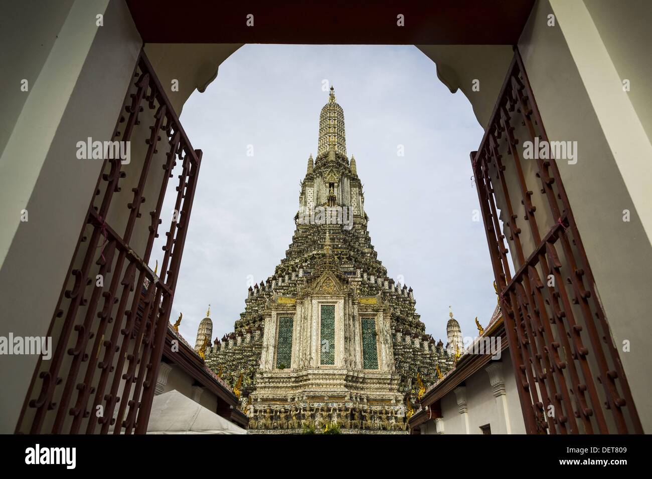 Central prang khmer style tower hi-res stock photography and images - Alamy
