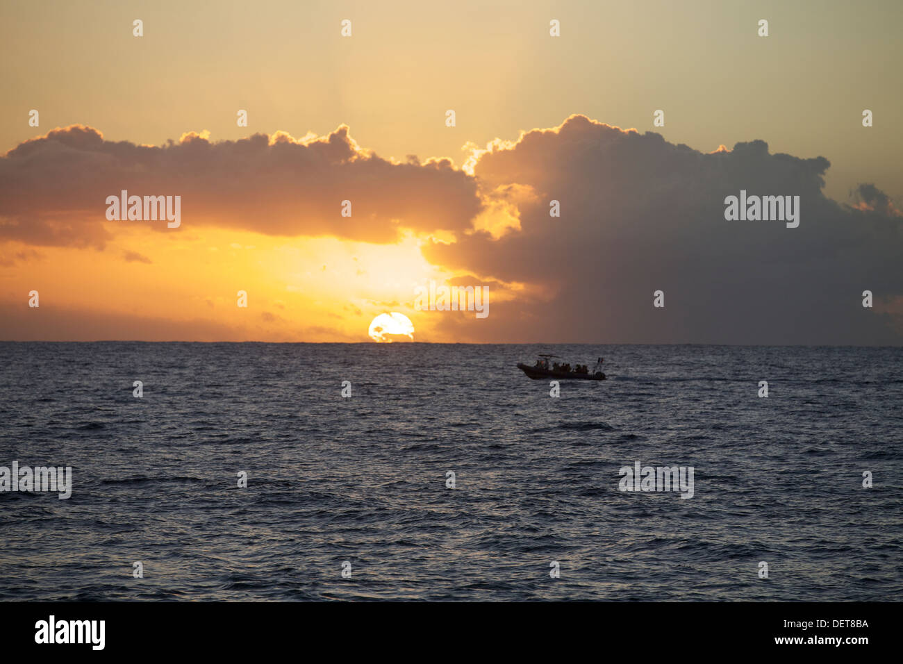 sunset in the Indian Ocean from Ile de La Reunion Stock Photo - Alamy