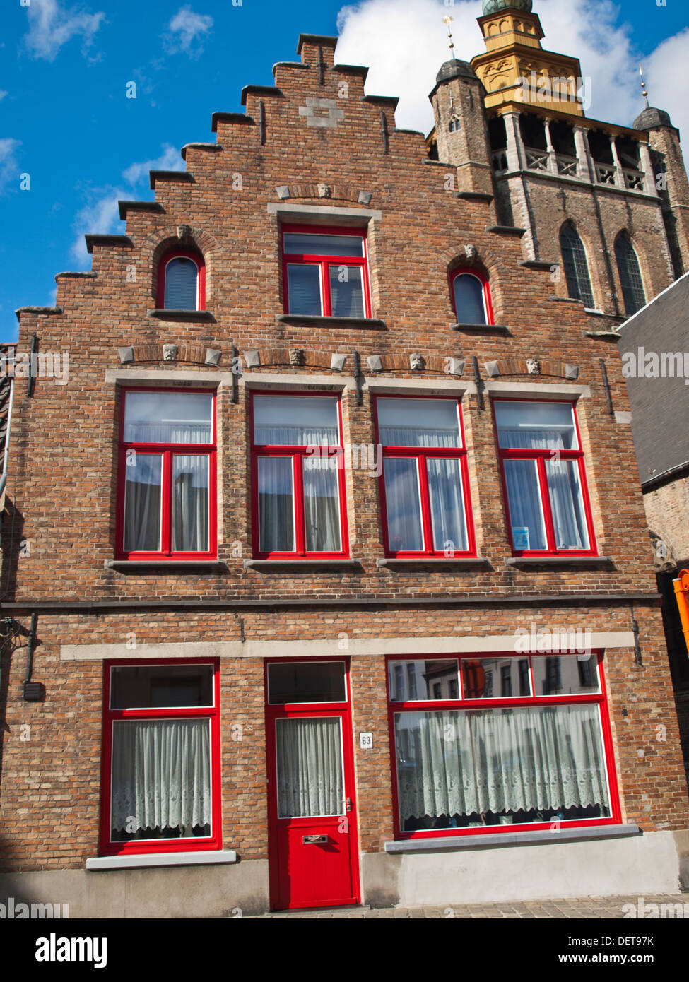 Red windows hi-res stock photography and images - Alamy