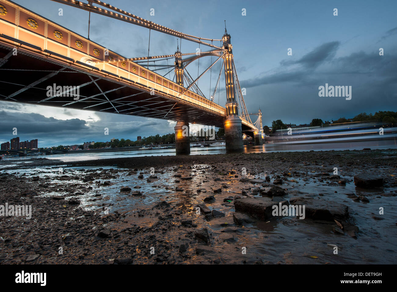 Albert Bridge at low tide on the River Thames Stock Photo - Alamy