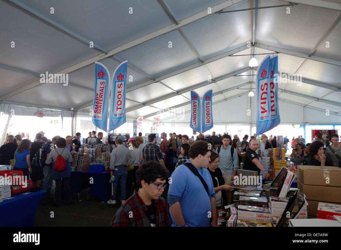 Tv maker hi-res stock photography and images - Alamy