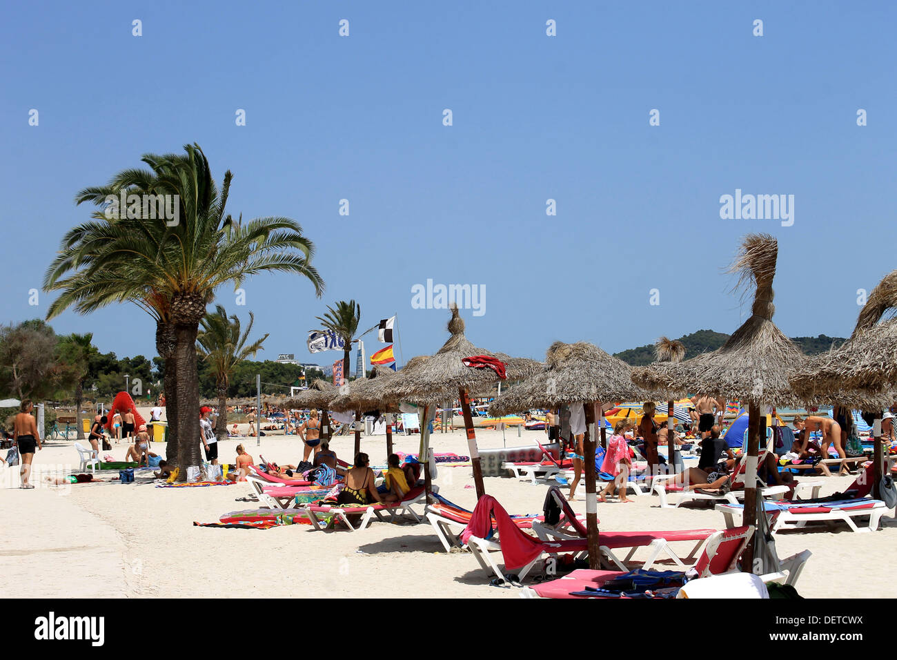 Spanish beach families hi-res stock photography and images - Alamy