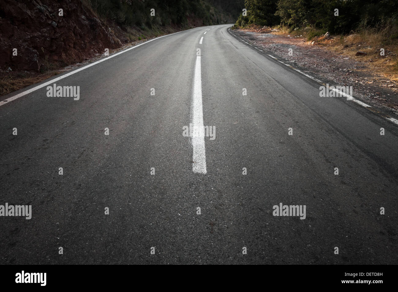 Dark highway hi-res stock photography and images - Alamy