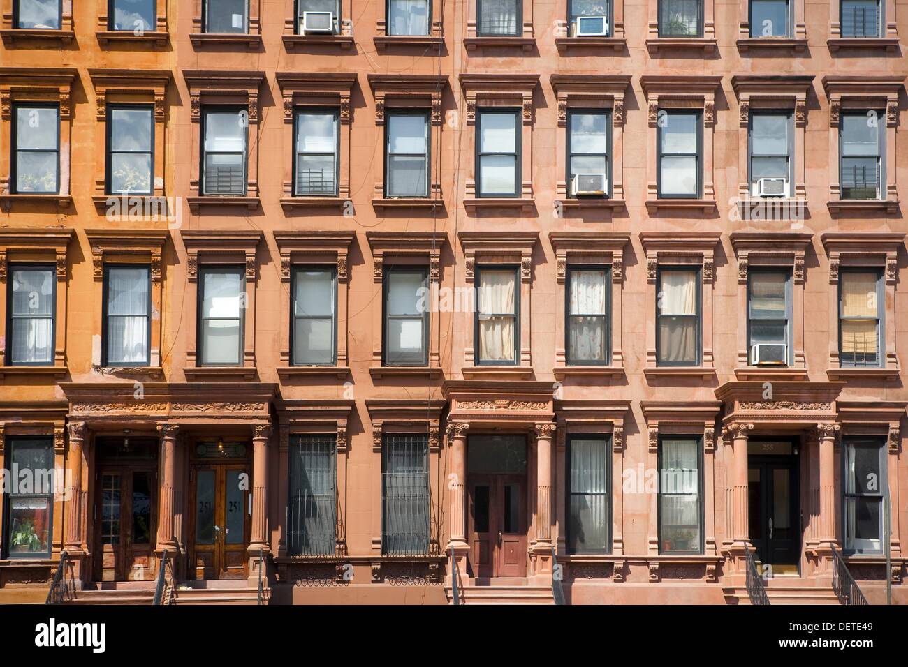 Houses in harlem hi-res stock photography and images - Alamy