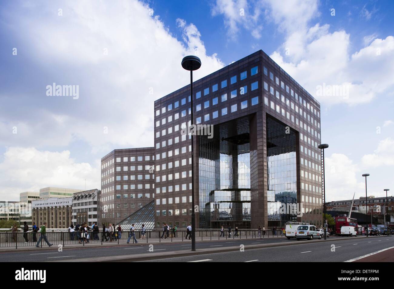 1 london bridge street hi-res stock photography and images - Alamy